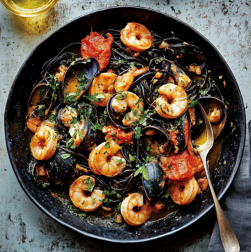Squid Ink Pasta with Seafood – A Gourmet Delight - cookingheavenly
